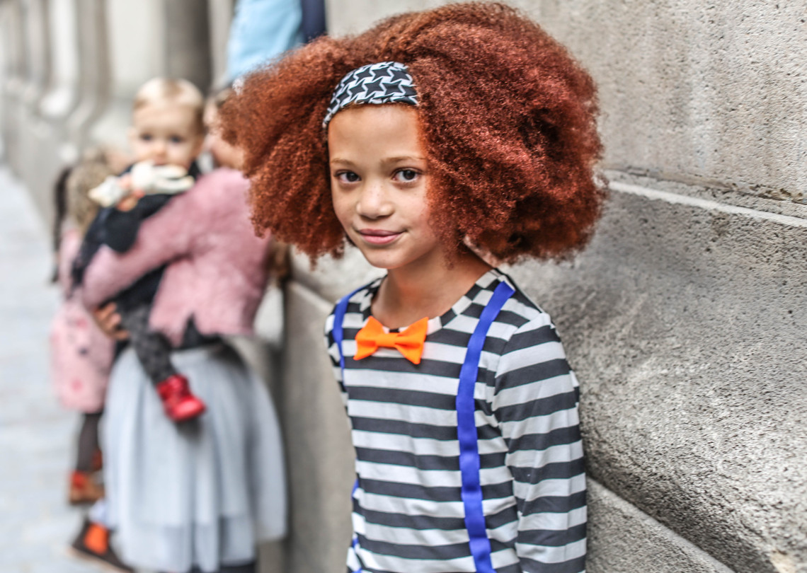 PLAYING ON THE STREET - Les enfants à Paris